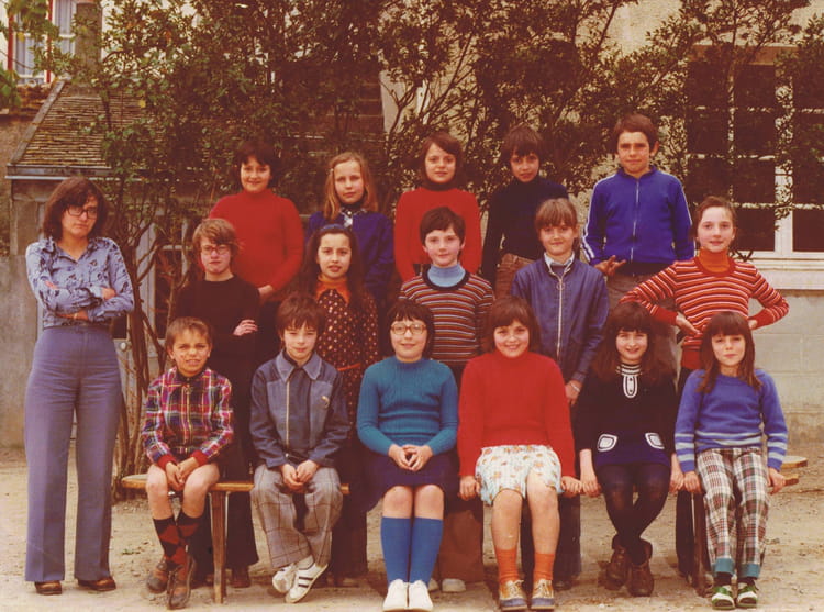 Photo De Classe CM 1 De 1974 Ecole Sainte Genevieve La Chatre