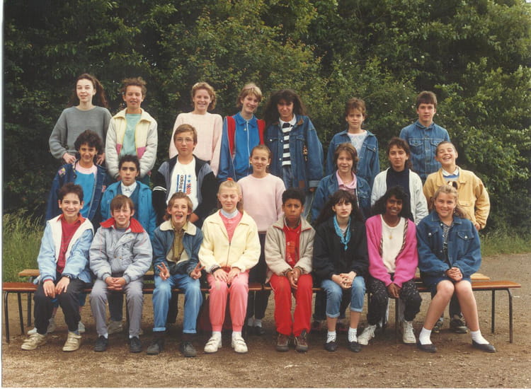 Photo de classe 6èmeE de 1987, Collège Jean Jaurès - Copains d'avant