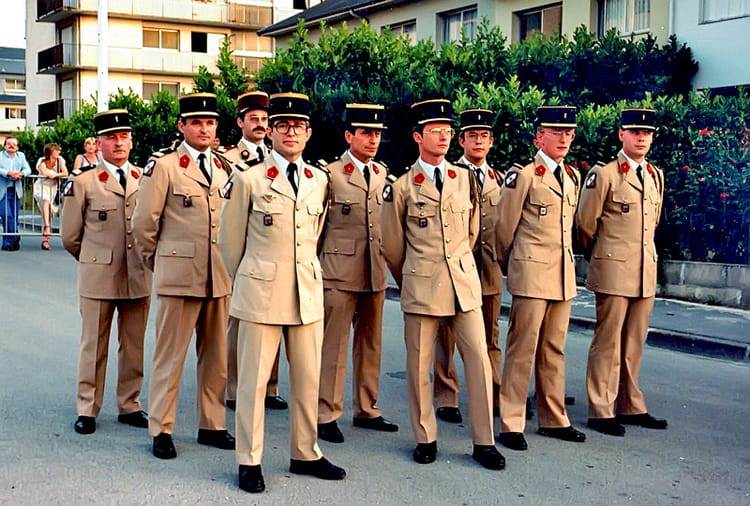 Photo de classe Cérémonie au 4°RA de 1981, 4eme R.a (Regiment D ...