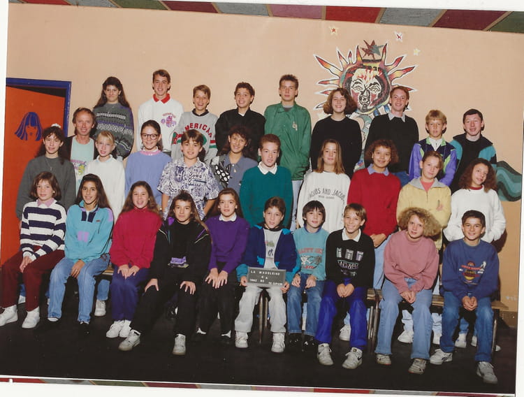 Photo de classe Classe de 4A 1992-1993 de 1992, Collège La Madeleine ... Photo de classe Classe de 4A 1992-1993 de 1992, Collège La Madeleine ...