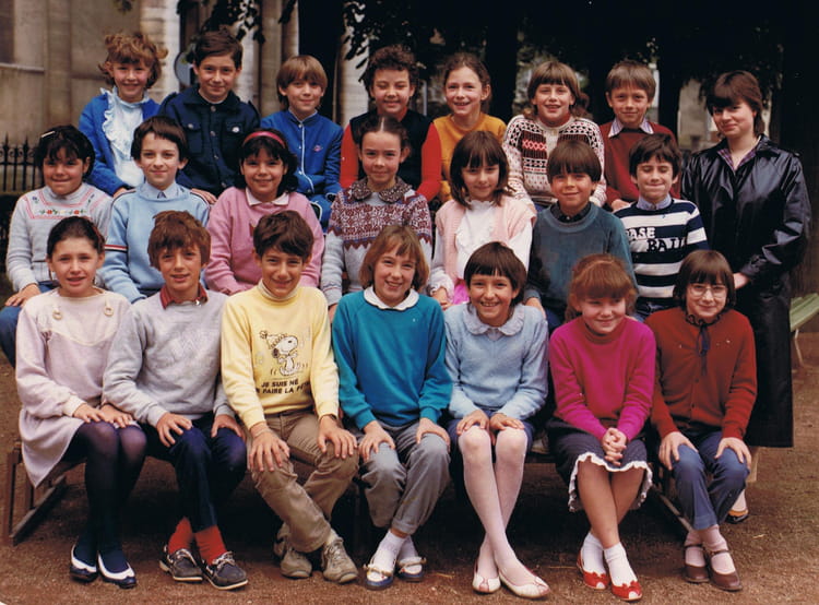 Photo de classe CM1 de 1983, Ecole Primaire Jeanne D'arc - Copains d'avant