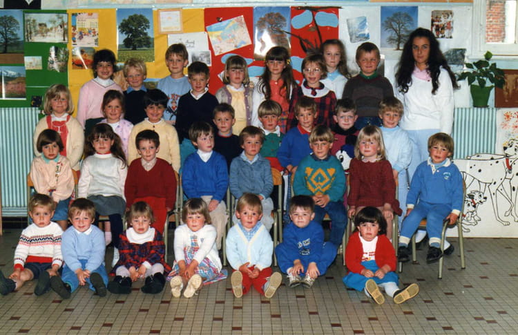 Photo de classe Classe enfantine de 1987, Ecole Saint Coeur De Marie ...