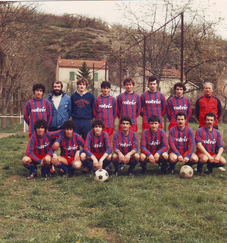 Photo de classe Cs volvic 1985 équipe premiere de 1985, Club Sportif De ...