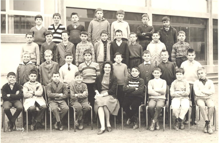 Photo de classe 6 ieme A4 de 1964, Lycée Pothier - Copains d'avant