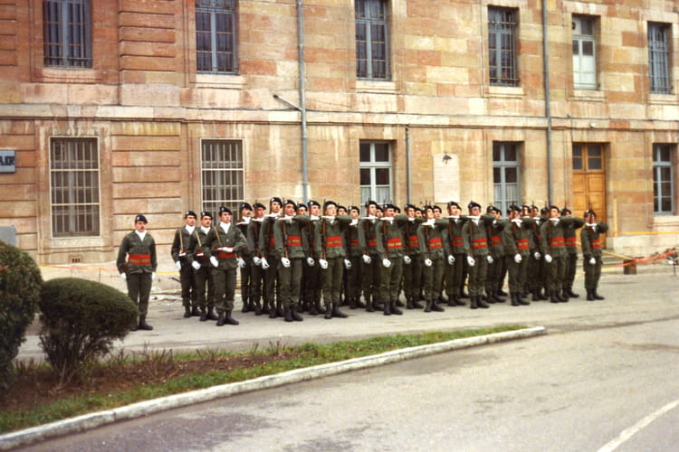 Photo de classe 10/80 2eme escadron de 1980, 511 Eme Regiment Train ...