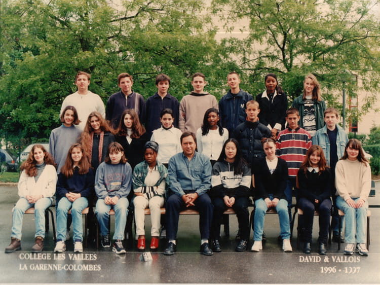 Photo de classe 3ème4 de 1997, Collège Les Vallées - Copains d'avant