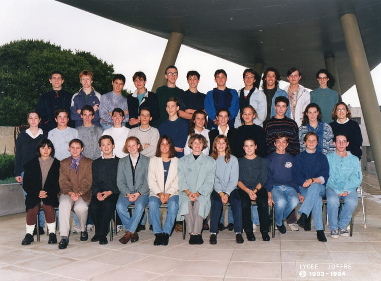Photo de classe 1ère S 10 de 1993, Lycée Joffre - Copains d'avant