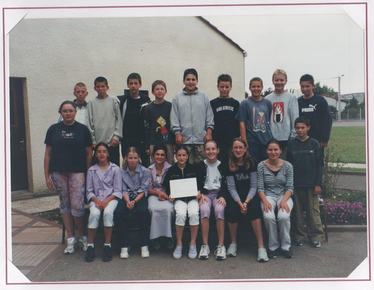 Photo de classe 5 éme de 2001, Collège Isaac De Razilly - Copains d'avant