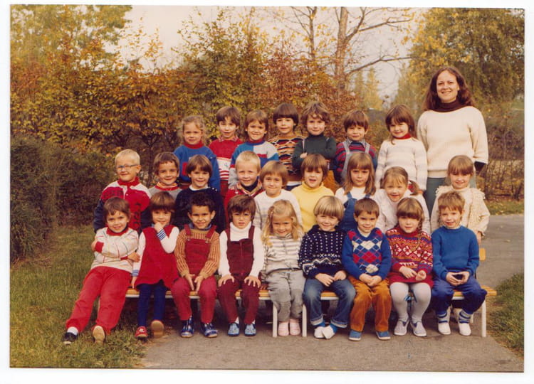 Photo de classe 3e année maternelle de 1985, ECOLE VAL FLEURI - Copains ...