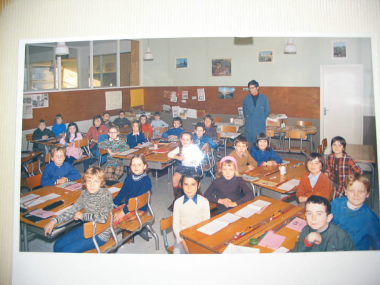 Photo de classe CE1 ou CE2 de 1972, ECOLE JEAN MOULIN - Copains d'avant