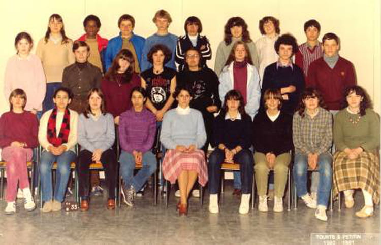 Photo de classe 3 eme6 en 77 il me semble ...avec Mme Guillermic prof ...