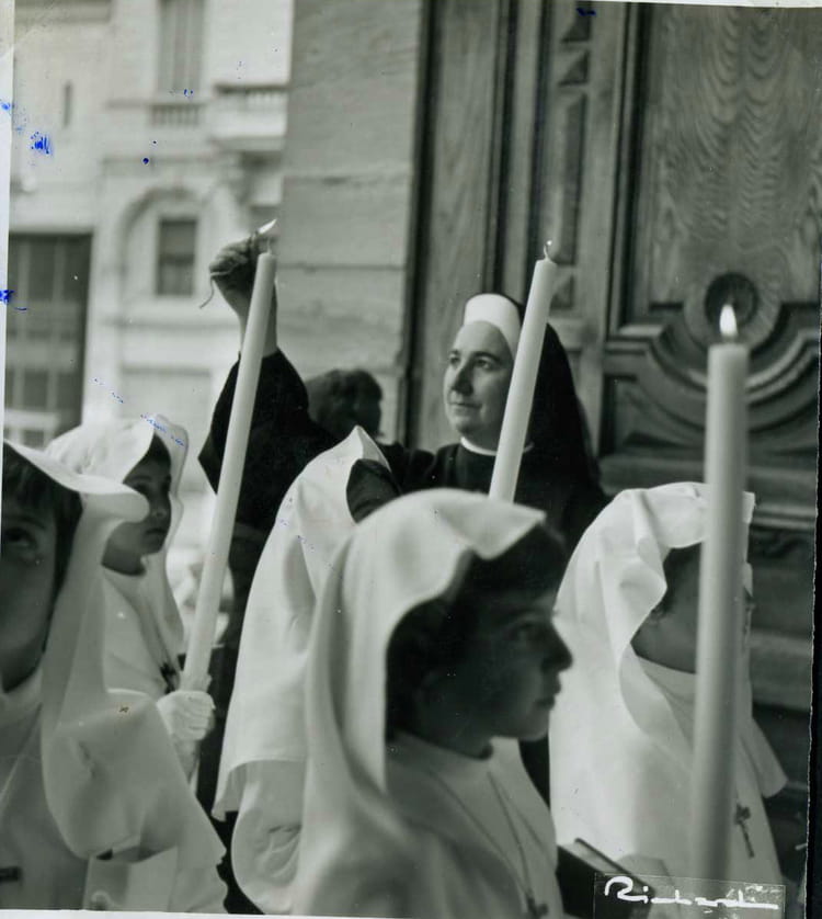 Photo de classe Soeur Mathilde Saint Gabriel et les communiantes de ...