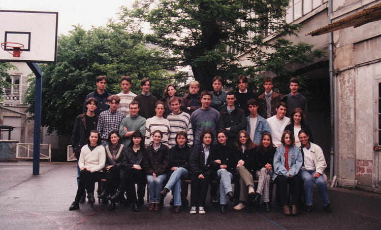 Photo de classe Terminale S2 de 1996, Lycée Saint-charles - Copains d'avant