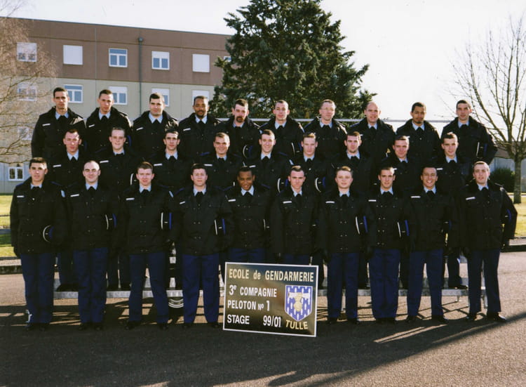 Photo de classe 1ère Compagnie GAV de 1999, Ecole Gendarmerie Tulle ...
