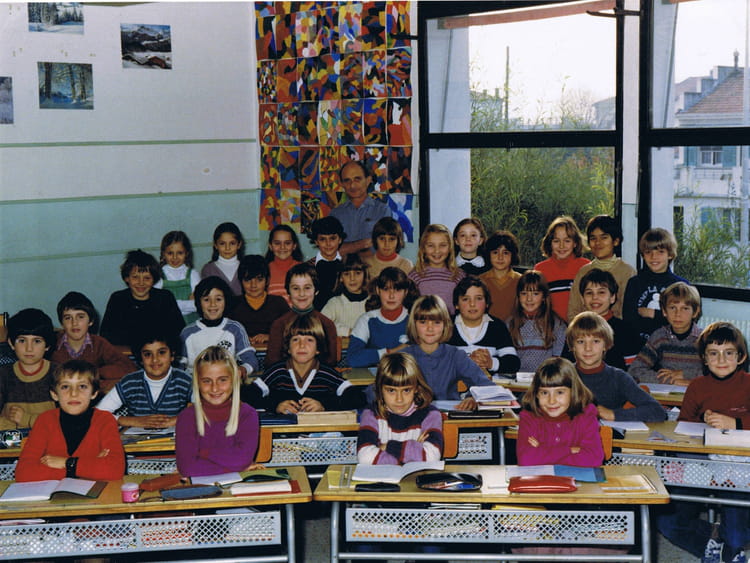 Photo de classe CM1 de 1981, ECOLE ALPHONSE DAUDET - Copains d'avant