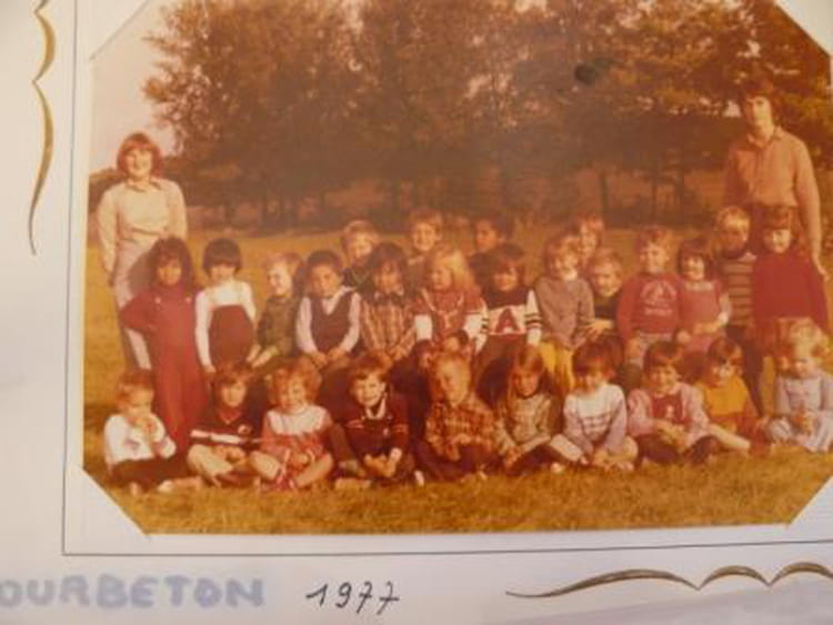 Photo de classe MATERNELLE 1ERE ANNEE de 1977, Ecole Courbeton (Saint ...
