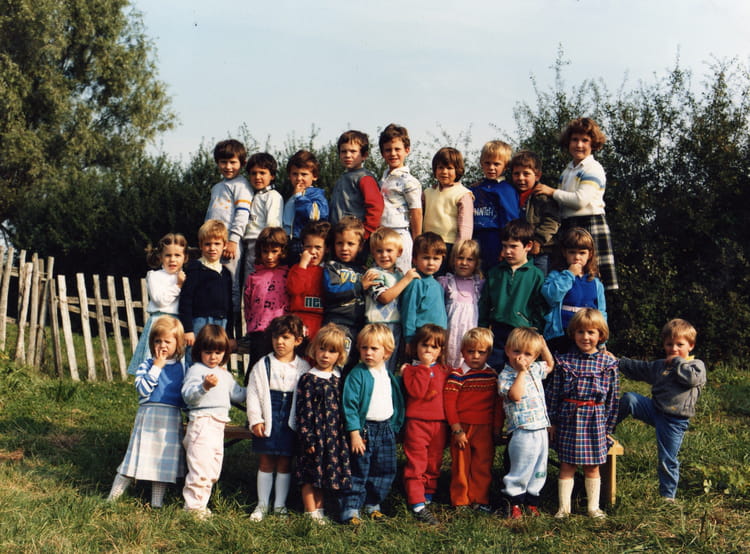 Photo de classe Maternelle 2 de 1987, Ecole Primaire De Messey (Messey ...