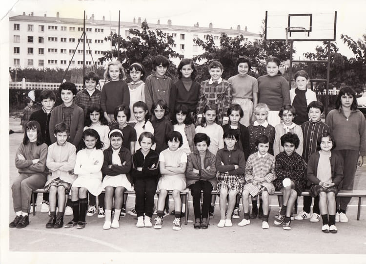 Photo de classe CE? de 1966, Ecole Leon Blum (Narbonne) - Copains d'avant