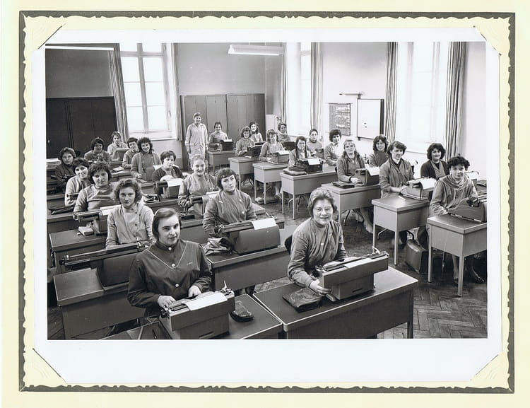 Photo de classe Cours de dactylo de 1960, CET RUE DU PORT - Copains d'avant