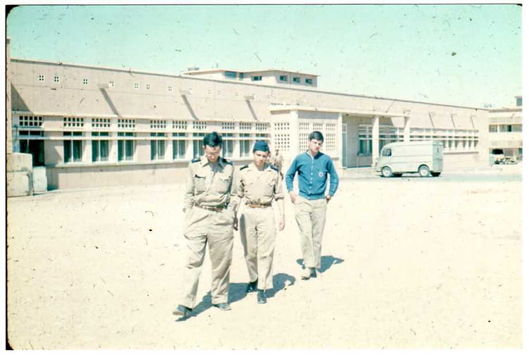 Photo de classe Sortie du bar de l'armée de 1967, Ciees.343 - Copains d ...