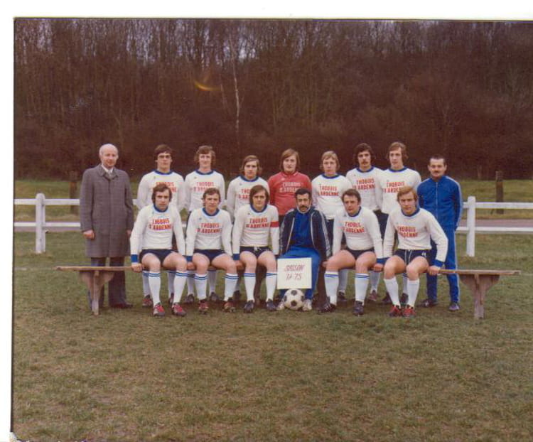 Photo de classe ES ANGRES équipe 1ère de 1975, ESA - Copains d'avant