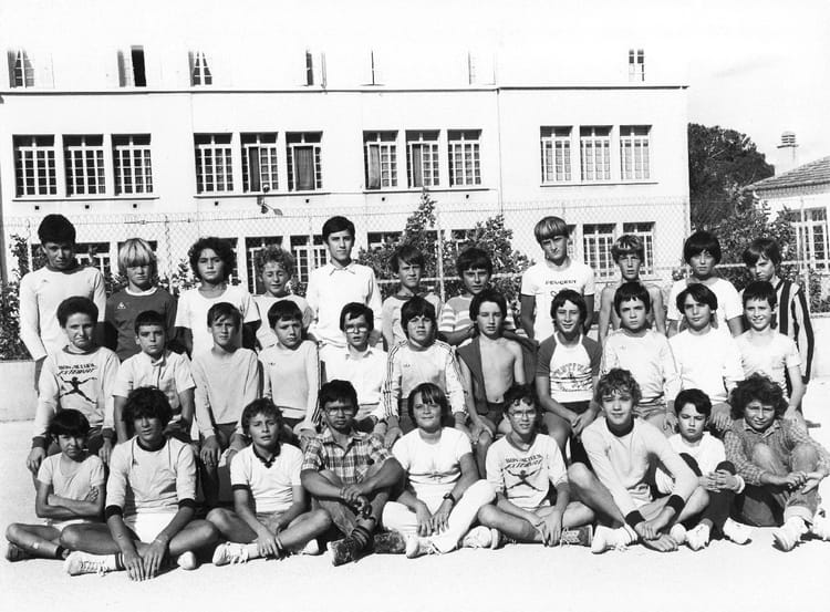 Photo de classe 5ième verte de 1982, Collège Bon Accueil - Copains d'avant