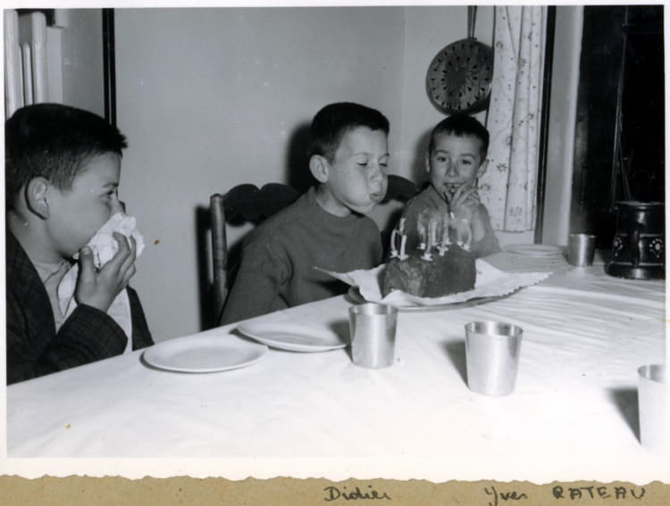 Photo de classe Anniversaire Didier Rolland de 1960, LE PETIT POUCET ...