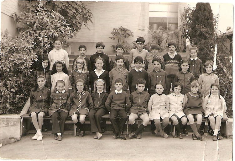 Photo de classe CM2 de 1970, Ecole Le Biollay (Chambery) - Copains d'avant