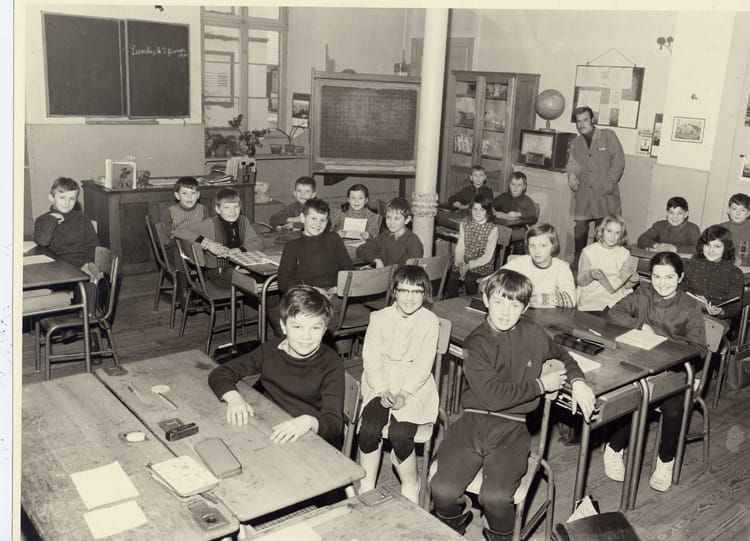 Photo de classe CE2 CM1 CM2 de 1970, école Primaire - Copains d'avant