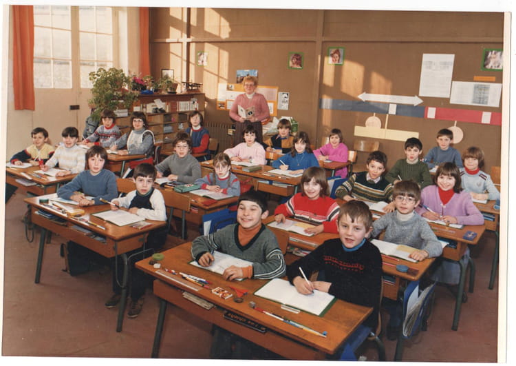 Photo de classe CM1 de 1984, Ecole Authon Du Perche (Authon Du Perche) - Copains d'avant