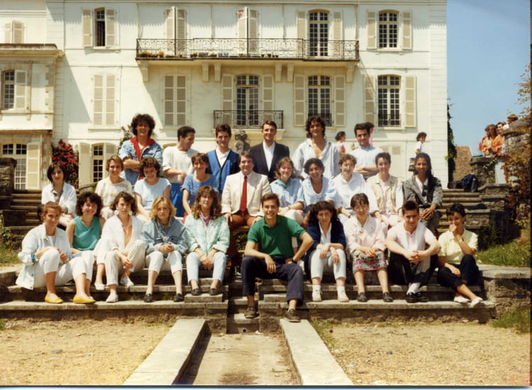 Photo de classe Terminale A2 de 1985, LYCEE VILLA PIA - Copains d'avant