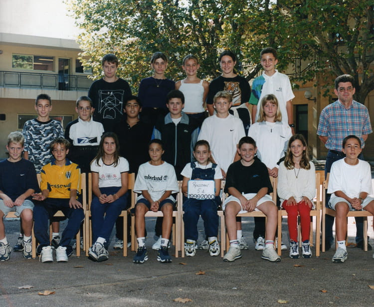 Photo de classe 5ème D de 1999, Collège Roustan - Copains d'avant