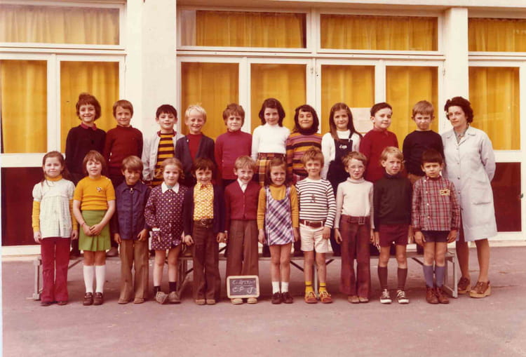 Photo de classe Classe de CP de 1972, EUSTACHE RESTOUT - Copains d'avant