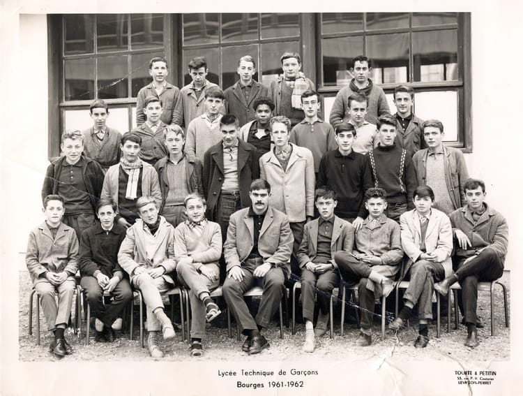 Photo de classe 3i2 de 1962, Lycée Pierre-emile Martin - Copains d'avant