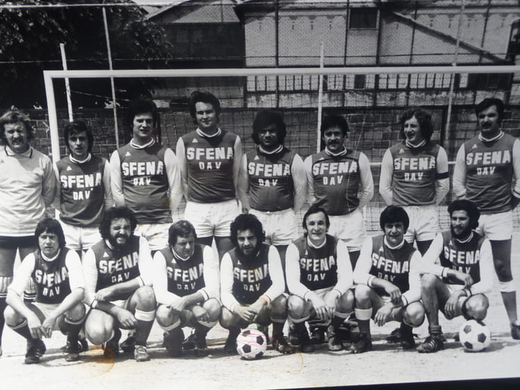 Photo de classe SFENA dav orly equipe foot 1976 de 1976, Sfena -orly ...