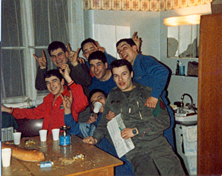 Photo de classe Dur-Dur d'être un sous-off... de 1986, 20 Eme Rgt Du ...