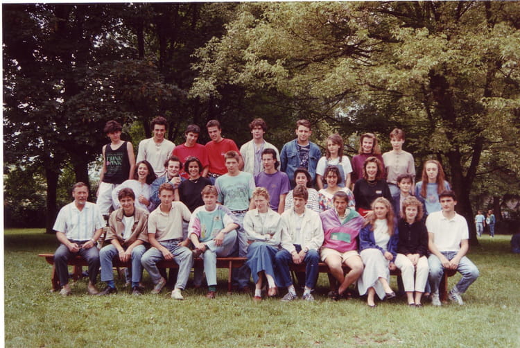 Photo de classe Terminale D de 1989, Lycée Pierre Du Terrail - Copains d'avant