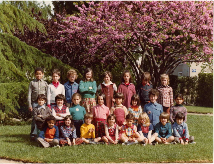 Photo de classe CE2 de 1979, ECOLE STALINGRAD - Copains d'avant