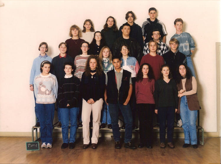 Photo de classe 1ère STT2 de 1994, Lycée Pierre Bourdan - Copains d'avant