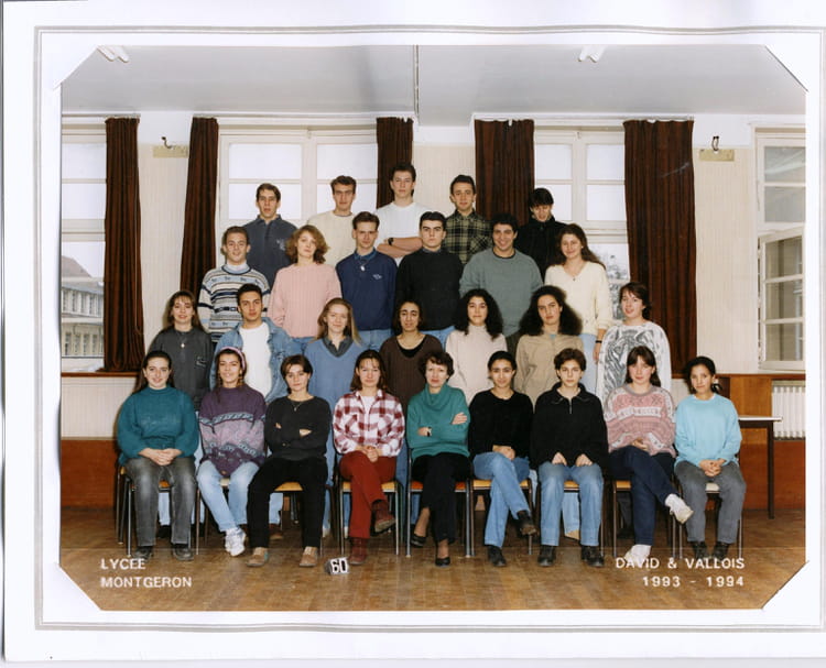 Photo de classe T 21 G2 de 1993, Lycée De Montgeron - Copains d'avant