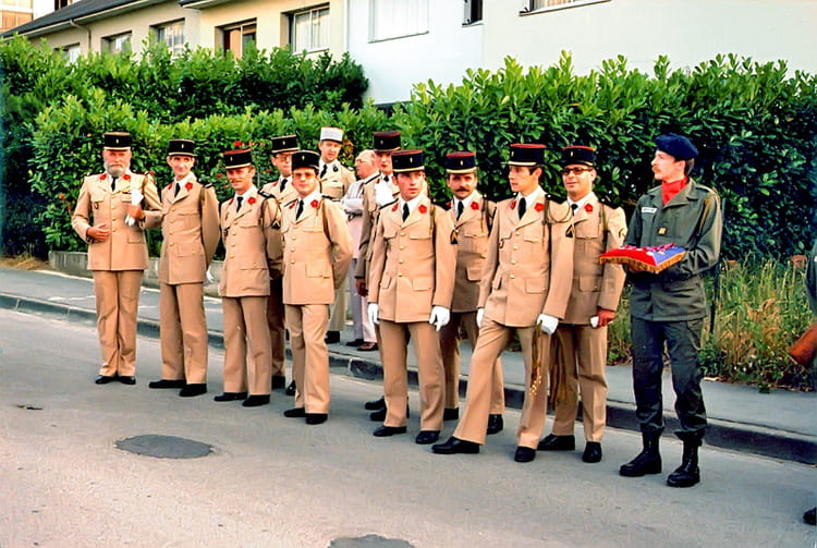 Photo de classe Cérémonie au 4°RA de 1981, 4eme R.a (Regiment D ...
