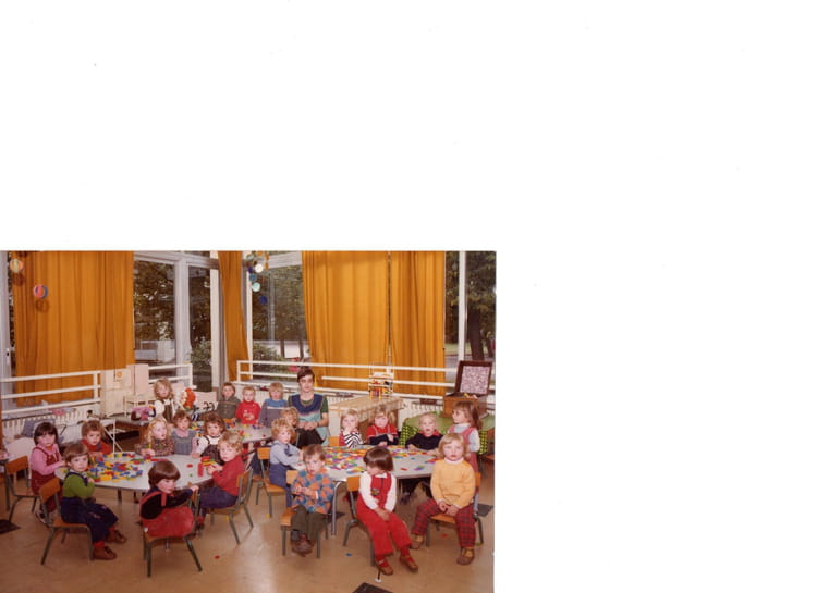 Photo de classe 1ère année maternelle de 1980, ECOLE ALICE SOLVAY ...