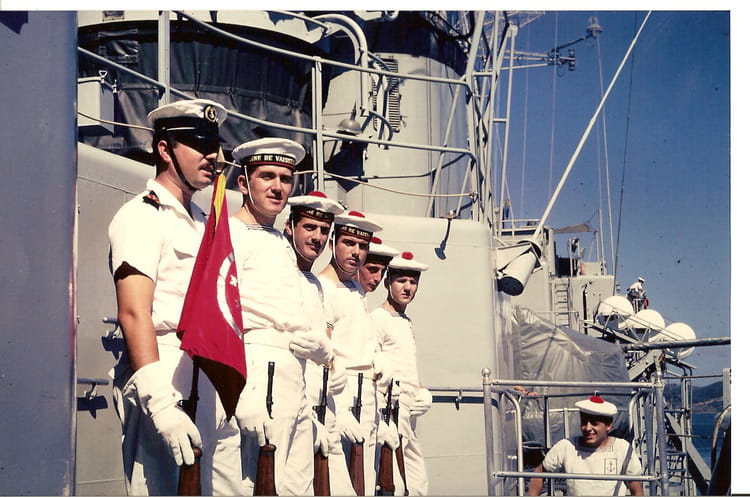 Photo de classe Garde d'honneur du Henry à Papeete 1966 de 1966 ...