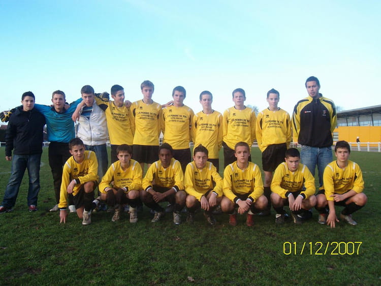 Photo de classe -15 ans 2007-2008 de 2007, USF FOOTBALL - Copains d'avant