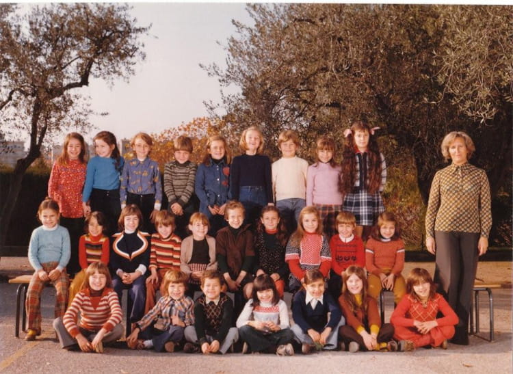 Photo de classe CE1 de 1975, EMILE ROUX - Copains d'avant