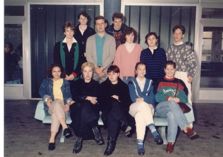 Photo de classe 6 ème H4 de 1986, ATHENEE ROYAL ANDREE THOMAS - Copains ...