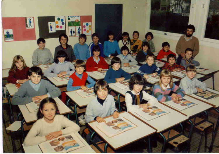 Photo de classe 6F de 1983, Collège Des Bretonnières - Copains d'avant