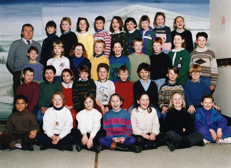 Photo de classe CM1 de 1993, Ecole Saint Joseph (Cassel) - Copains d'avant