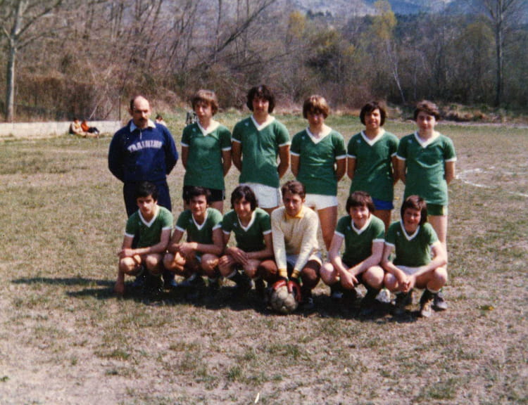 Photo de classe Equipe cadet mezel de 1975, Football Club Mezelien ...