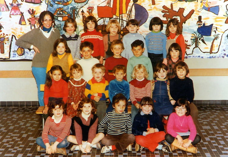 Photo De Classe 2ème Année De Maternelle De 1979 école Maternelle
